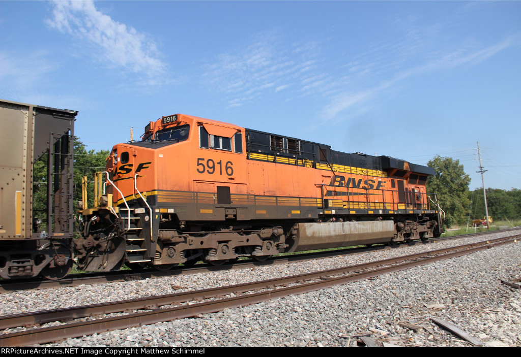 BNSF 5916 - DPU